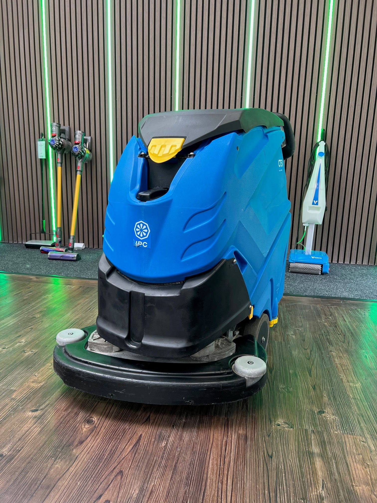 Refurbished IPC CT51 BT70 28" Scrubber Dryer With Traction - Commercial ...
